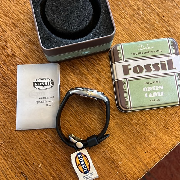 Fossil | Accessories | Nwt In Tin Fossil Watch | Poshmark